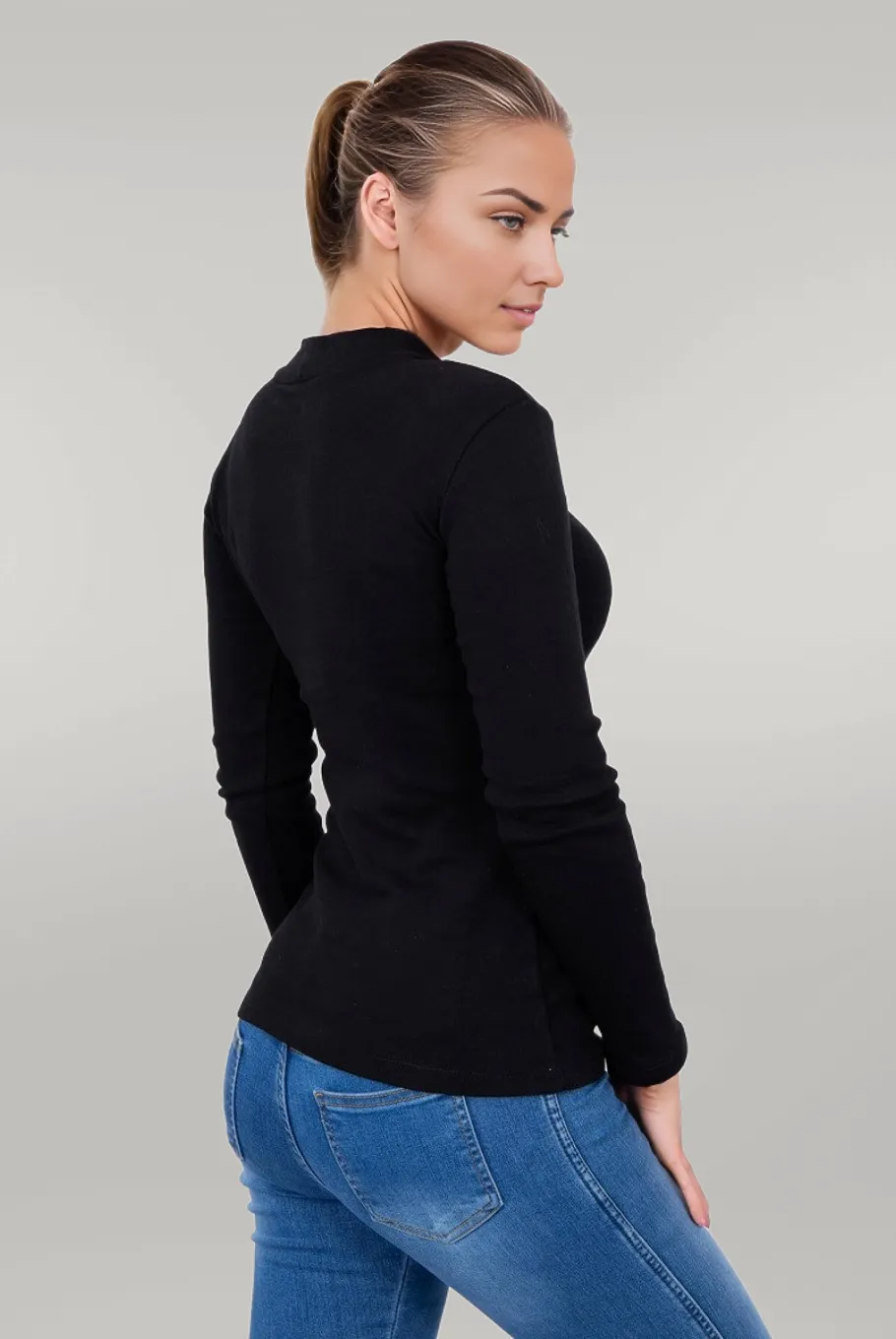 Bluza de dama neagra cu accesoriu pufos